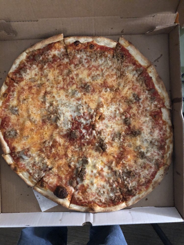 GREENWICH PIZZERIA - 18 Photos & 33 Reviews - 1072 E Putnam Ave ...