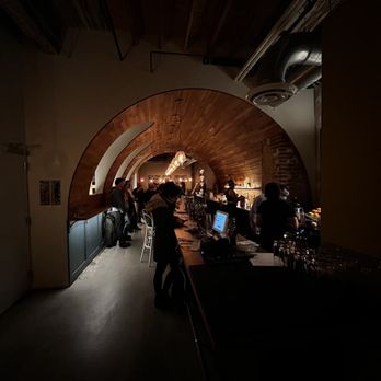 FOUR HUMOURS - Updated January 2025 - 135 Photos & 63 Reviews - 1712 N ...