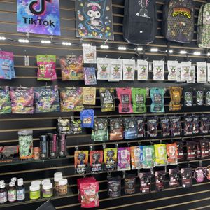VIP SMOKE SHOP - FOREST PARK - Updated February 2025 - 31 Photos - 1214 ...