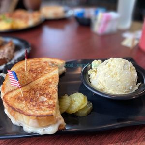 LITTLE CRANE CAFE - 87 Photos & 77 Reviews - 110 7th St, Vader ...