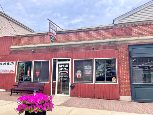 GRAND APIZZA SHORELINE - Updated October 2025 - 67 Photos & 158 Reviews ...