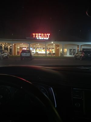 MAYBERRY ICE CREAM RESTAURANTS - 66 Photos & 79 Reviews - 50 Miller St ...