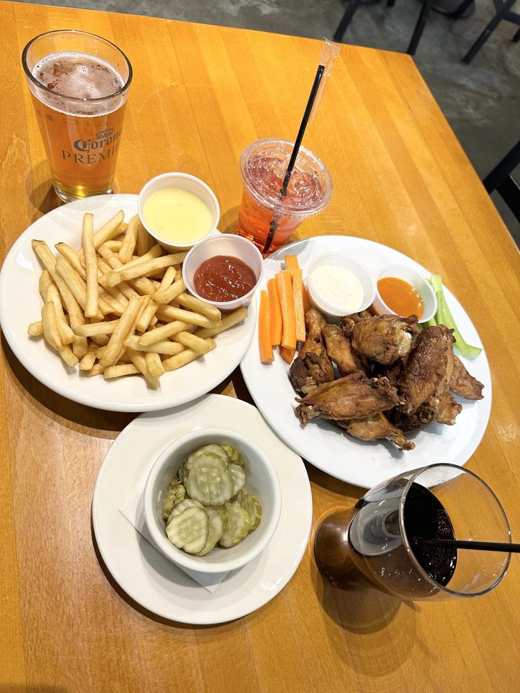 BAR DOWN GRILL - Updated July 2025 - 17 Photos - 300 Wilson Ave ...