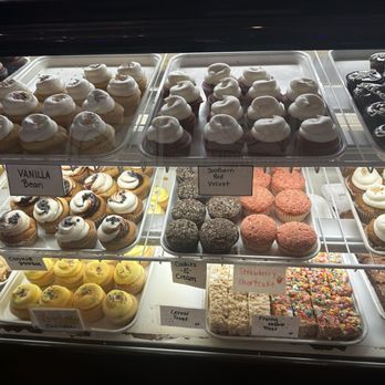 LITTLE CUPCAKE BAKESHOP - Updated August 2024 - 1836 Photos & 1210 ...
