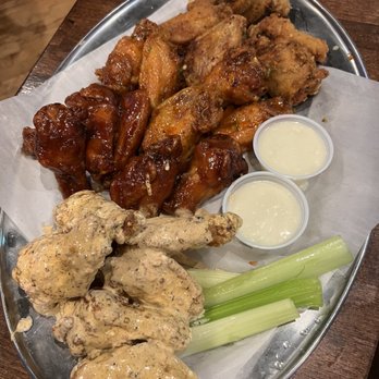 OUTPUT LOUNGE & SPORTS BAR - 246 Photos & 441 Reviews - 1758 W Grand ...