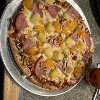 MACKENZIE RIVER PIZZA, GRILL & PUB - Updated May 2025 - 202 Photos ...