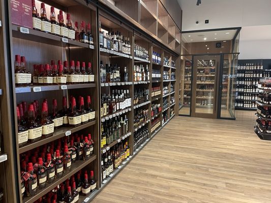 BUSTER’S LIQUORS & WINES - Updated October 2025 - 19 Photos - 5851 Poplar Ave, Memphis ...