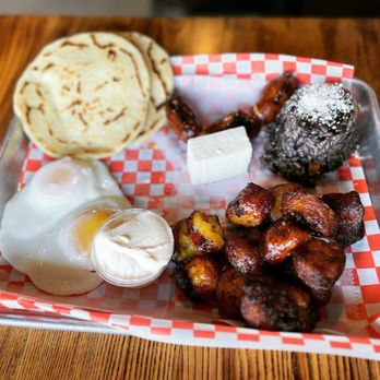 LA PUPUSA URBAN EATERY - 493 Photos & 421 Reviews - 1051 W Washington ...