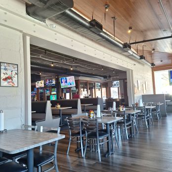 BENCH WARMERS SPORTS GRILL - Updated October 2025 - 103 Photos & 48 ...