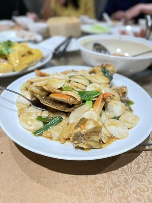 EDGEMONT PALACE - Updated January 2026 - 50 Photos - 45 Edenwold Dr NW ...