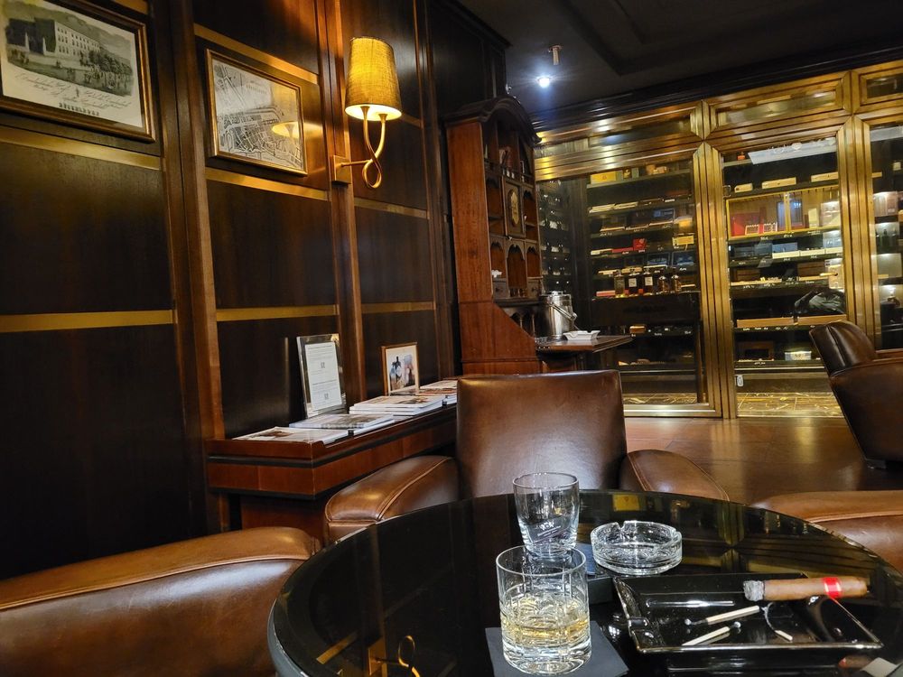 CAPELLA BAR & CIGAR LOUNGE - Updated December 2025 - 45 Photos & 31 ...