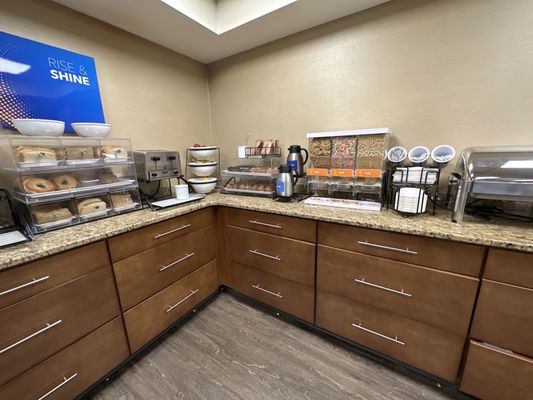 COMFORT INN THE POINTE - Updated December 2025 - 89 Photos & 67 Reviews ...