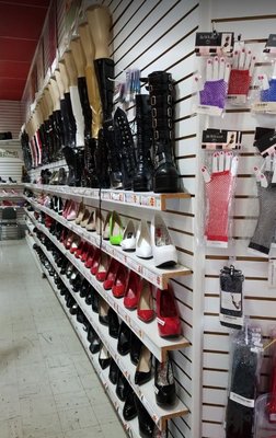 JANET’S CLOSET - Updated December 2025 - 292 Photos & 20 Reviews - 2317 ...