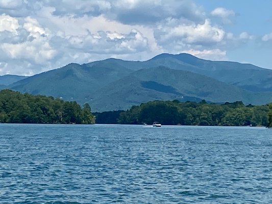 LAKE CHATUGE - Updated September 2025 - 33 Photos - Hiawassee, Georgia ...