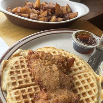 FAT’S FRIED CHICKEN & WAFFLES - Updated July 2024 - 1010 Photos & 836 ...