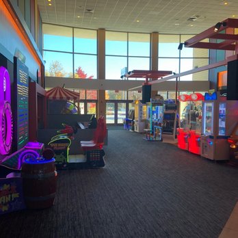 SHOWCASE CINEMA DE LUX LOWELL - Updated December 2025 - 63 Photos & 87 ...