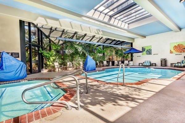 CROWNE PLAZA - Updated December 2025 - 335 Photos & 333 Reviews - 1221 ...