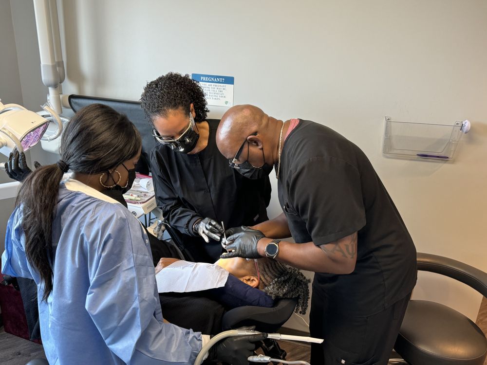 DERRICK THOMPSON, DDS - Updated January 2026 - 41 Photos & 67 Reviews ...