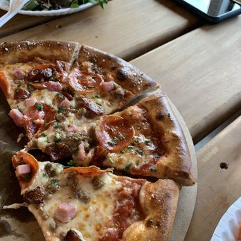 LOCALS FOOD HUB & PIZZA PUB - Updated July 2025 - 58 Photos & 22 ...