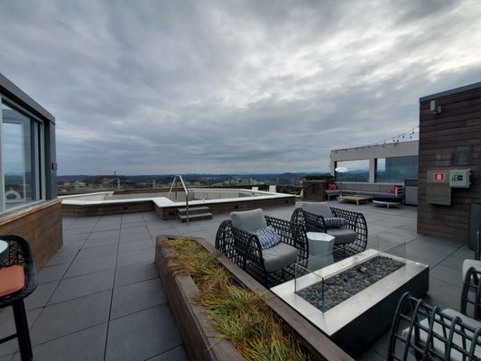 RADIUS ROOFTOP LOUNGE - Updated January 2025 - 69 Photos & 52 Reviews ...