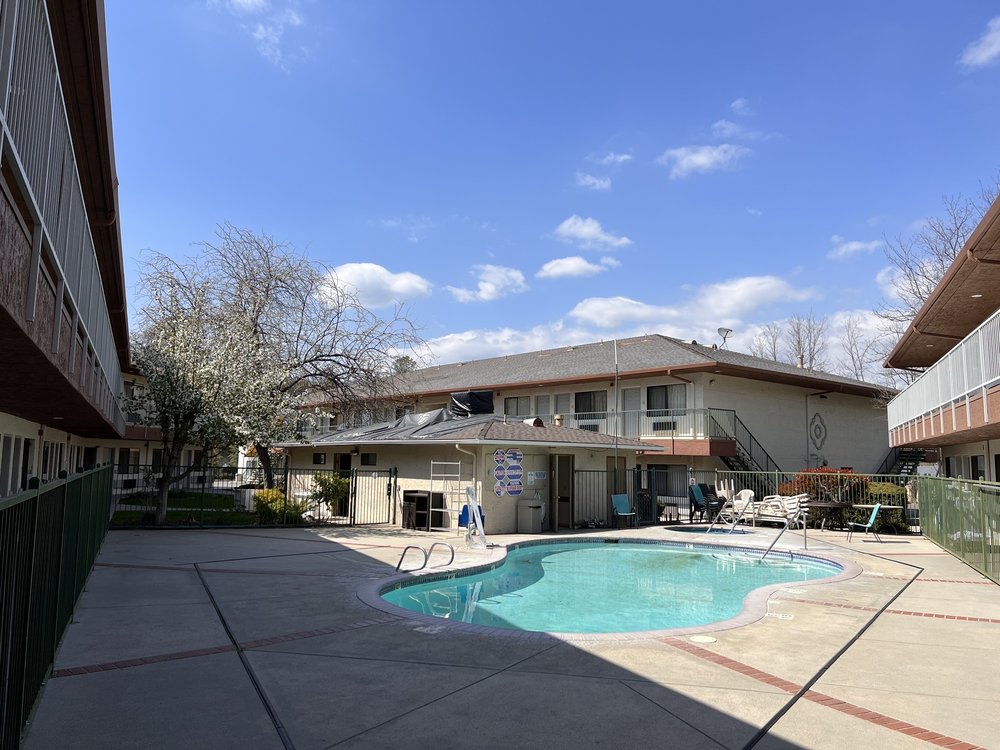 THE OAKHURST INN - Updated October 2025 - 27 Photos & 35 Reviews ...