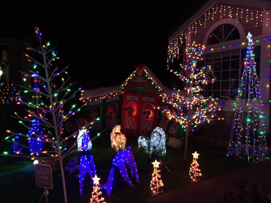 CHESTNUT CHRISTMAS LIT HOUSES - Updated December 2025 - 435 Photos & 70 ...