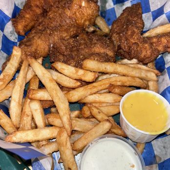 DUGOUT BAR - Updated December 2025 - 160 Photos & 198 Reviews - 621 ...