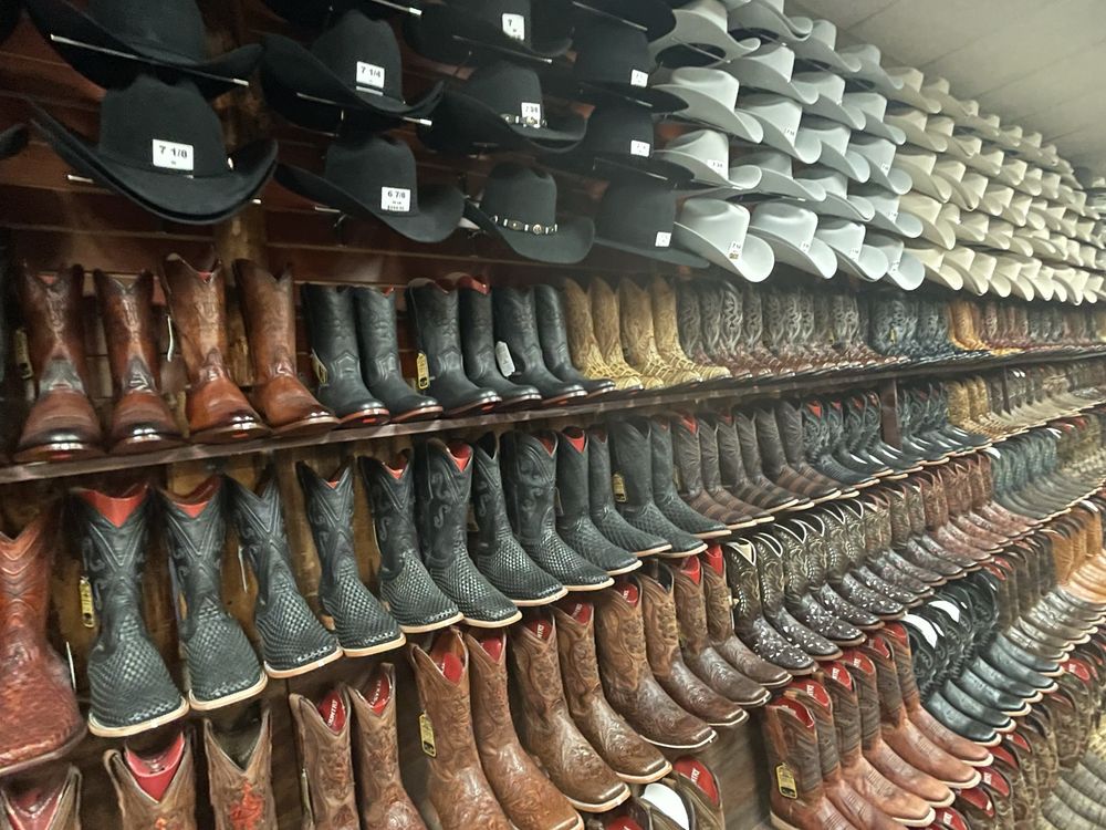 GOMEZ BOOT RANCH - Updated February 2025 - 2400 S Interstate 35, Round ...