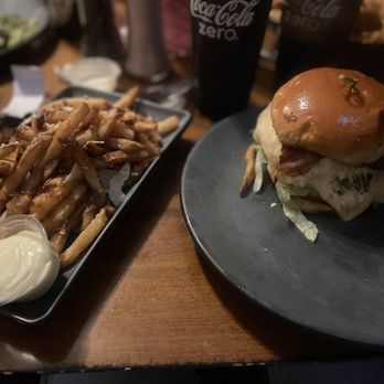 BLUEGILLS BAR AND GRILL Updated January 2025 34 Photos 17 Reviews 214 Main St Alexandria Pennsylvania American Restaurant Reviews Phone Number Yelp