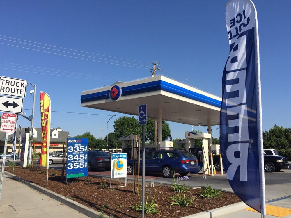 FAST N EASY - Updated March 2025 - 14 Photos - 3076 E Gettysburg Ave ...