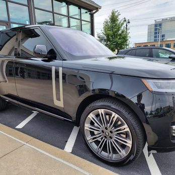 Plaza range rover store