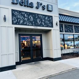 DELLA J’S DELECTABLES - Updated September 2025 - 1141 Photos & 958 ...