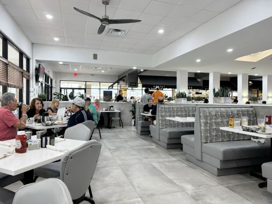 POPPIES RESTAURANT & DELI - Updated January 2026 - 416 Photos & 447 ...