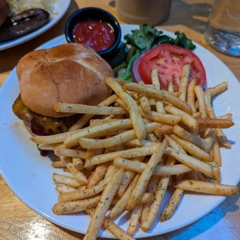 BERLINER PUB - Updated November 2024 - 738 Photos & 737 Reviews - 221 ...