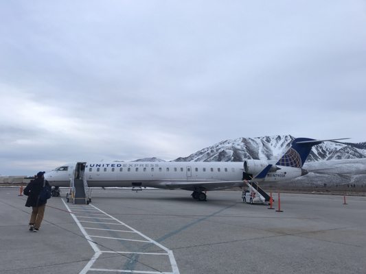 MAMMOTH YOSEMITE AIRPORT - 49 Photos & 40 Reviews - 1300 Airport Rd ...