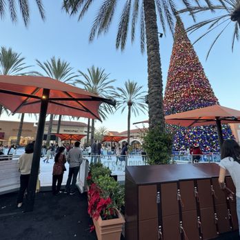 ICE RINK AT IRVINE SPECTRUM CENTER - TEMP. CLOSED - Updated July 2025 ...