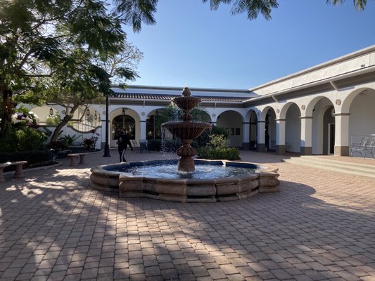 COLLIER COUNTY PUBLIC LIBRARY - Updated November 2025 - 72 Photos & 18 ...