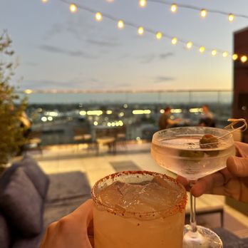 STUDY HALL ROOFTOP LOUNGE - Updated June 2024 - 291 Photos & 174 ...