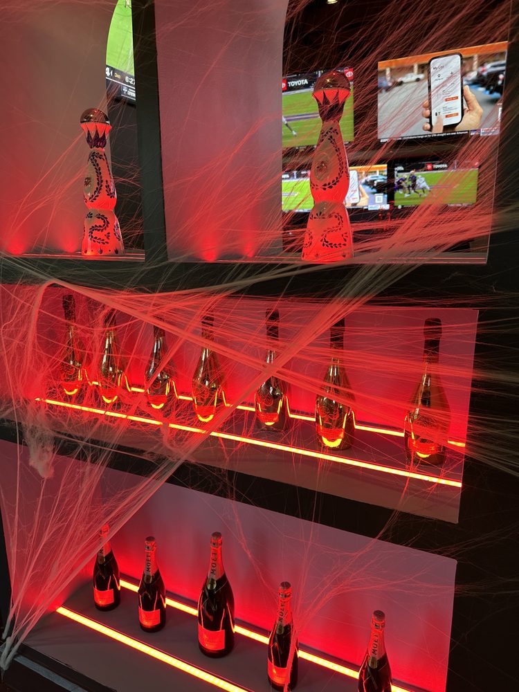 TROPHY CHEST SPORTS BAR AND CLUB - DALLAS - Updated May 2025 - 76 ...