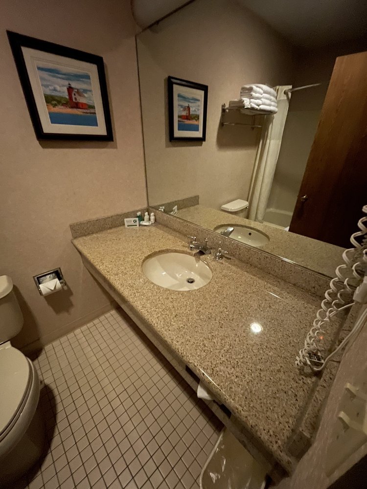 CLARION HOTEL BEACHFRONT - Updated October 2024 - 162 Photos & 126 ...