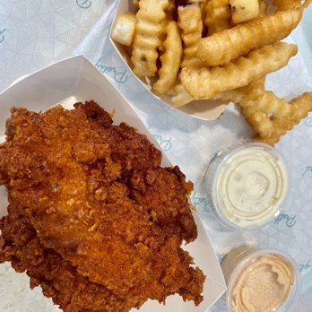 PRETTY BIRD HOT CHICKEN - SUGARHOUSE - Updated May 2024 - 269 Photos ...