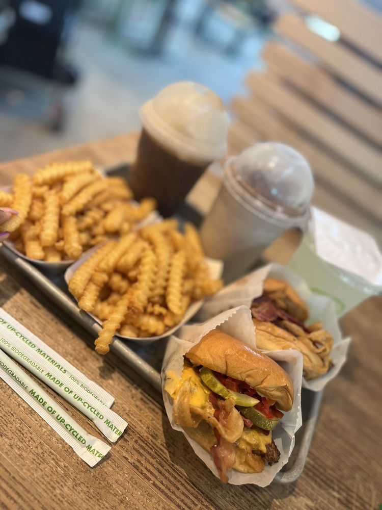SHAKE SHACK OLD FOURTH WARD - Updated January 2026 - 171 Photos & 149 ...