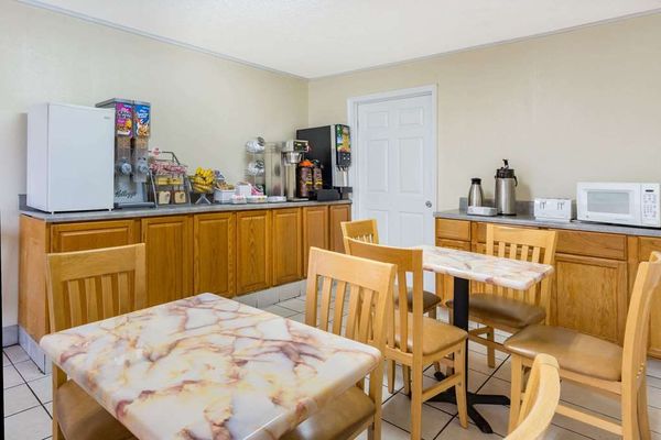 DAYS INN BY WYNDHAM ASHLAND - Updated May 2024 - 44 Photos & 15 Reviews ...