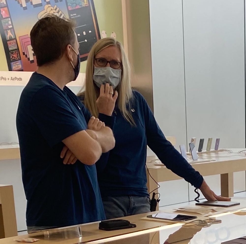 APPLE THE PROMENADE AT CHENAL - Updated August 2025 - 87 Reviews ...