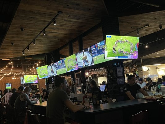 TOMMY’S TAVERN + TAP - 358 Photos & 438 Reviews - 2655 Richmond Ave ...