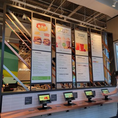 SHAKE SHACK DOWNTOWN INDIANAPOLIS - Updated December 2025 - 102 Photos ...