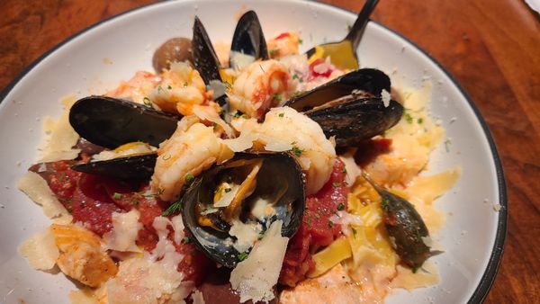 AMEN STREET FISH & RAW BAR - 1387 Photos & 1315 Reviews - 205 East Bay ...