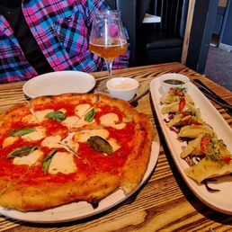 TAPS PUBLIC HOUSE - Updated December 2025 - 98 Photos & 43 Reviews ...
