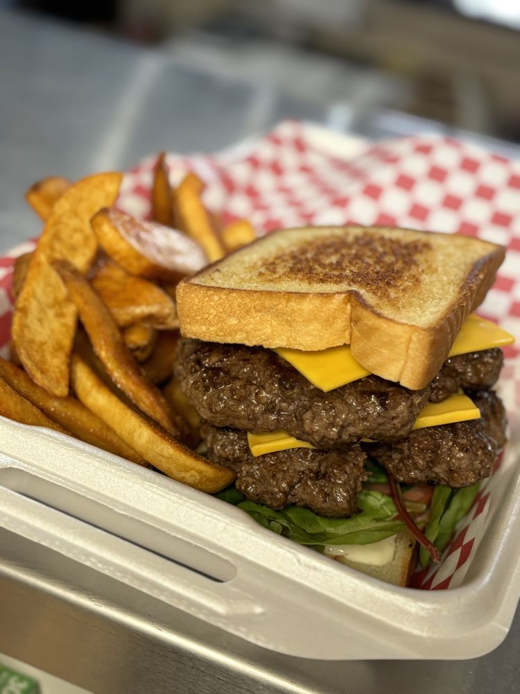 ROADSIDE COFFEE CAFE & GRILL - Updated November 2025 - 13 Photos & 20 ...