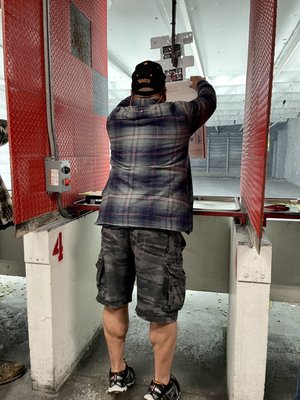 BULL’S EYE INDOOR RANGE - 41 Photos & 90 Reviews - 414 Puyallup Ave ...